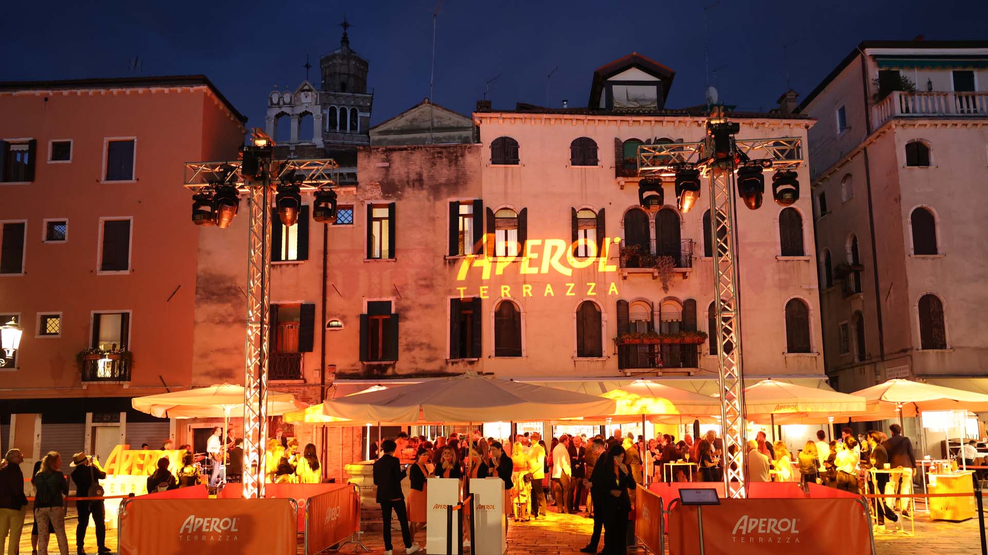Finalmente A Casa: Ha Aperto La Terrazza Aperol Di Venezia - Campari ...